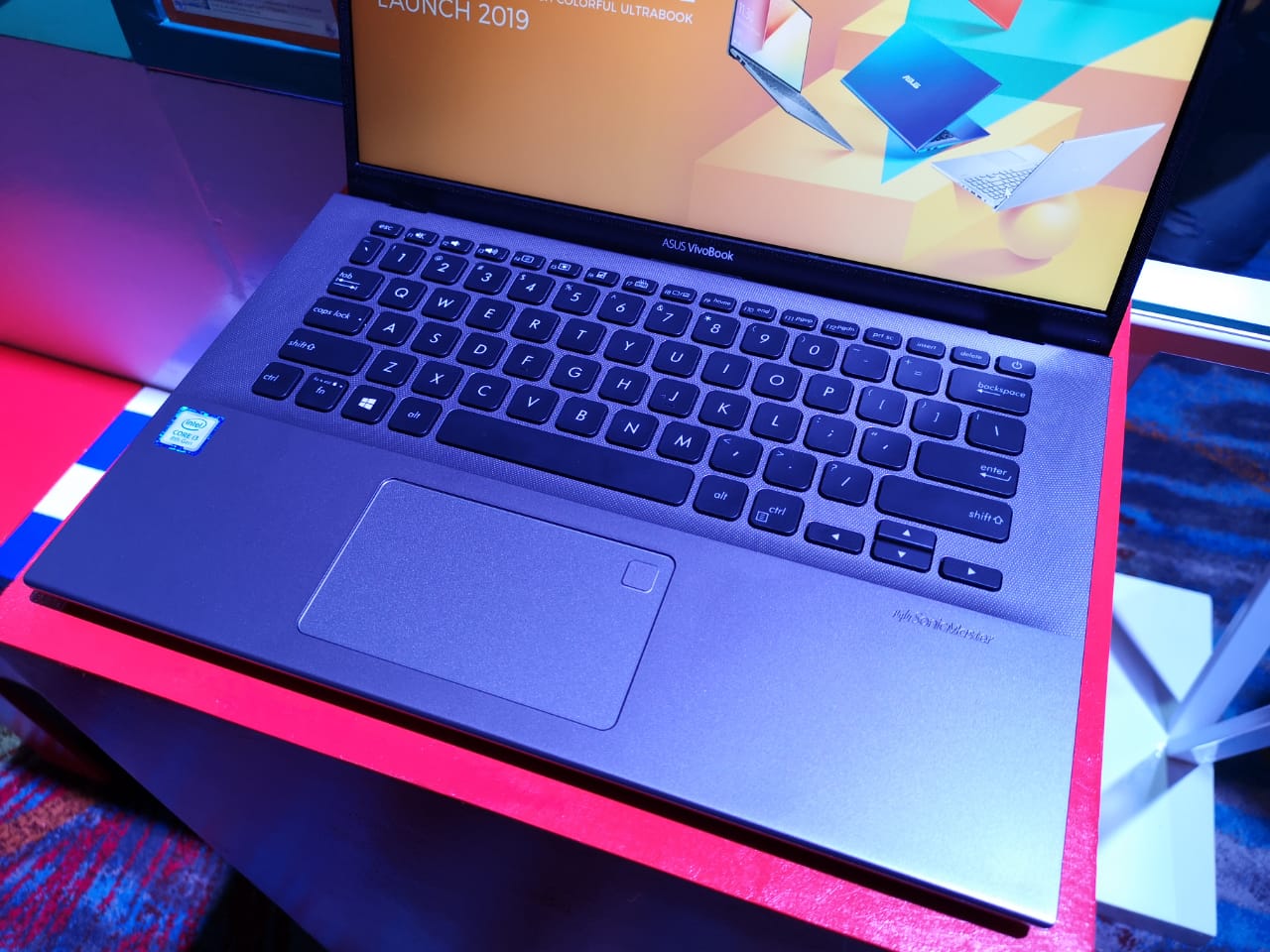 ASUS VivoBook Ultra A412, Ultrabook 14 Inci Terkecil di Dunia